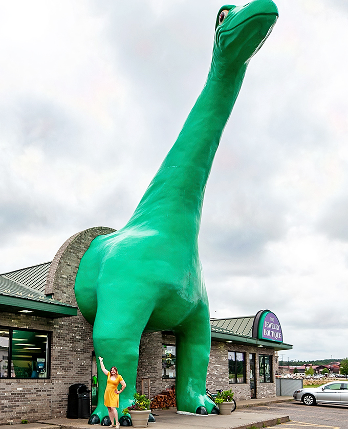 giant sinclair dinosaur at dino citgo 2 1