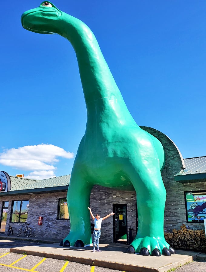 giant sinclair dinosaur at dino citgo 2 1