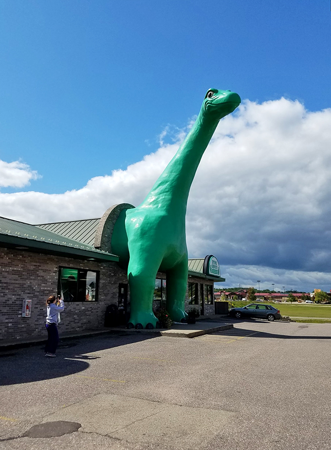 giant sinclair dinosaur at dino citgo 2 2