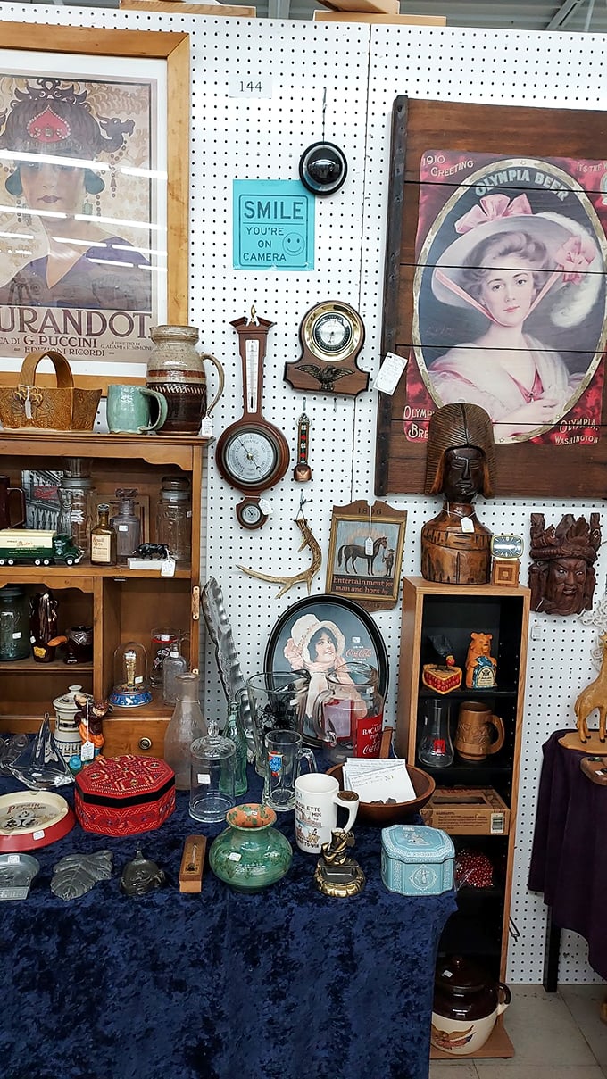 hidden treasures mall & antiques 3