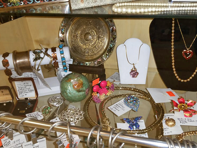 hidden treasures mall & antiques 4