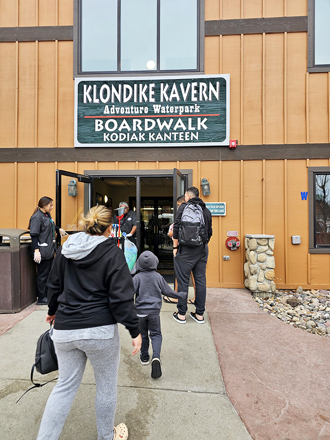 klondike kavern water park 7