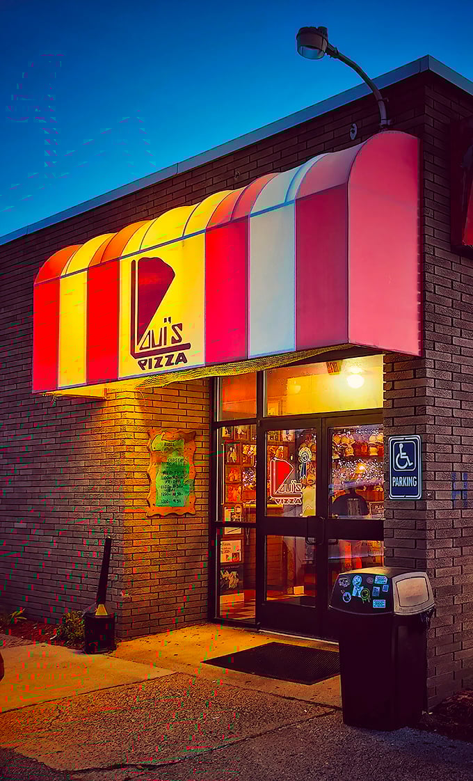 Loui's Pizza 1