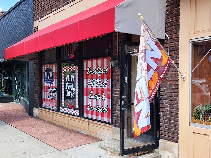 m & m family diner 1