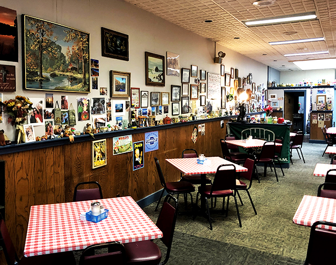 m & m family diner 4