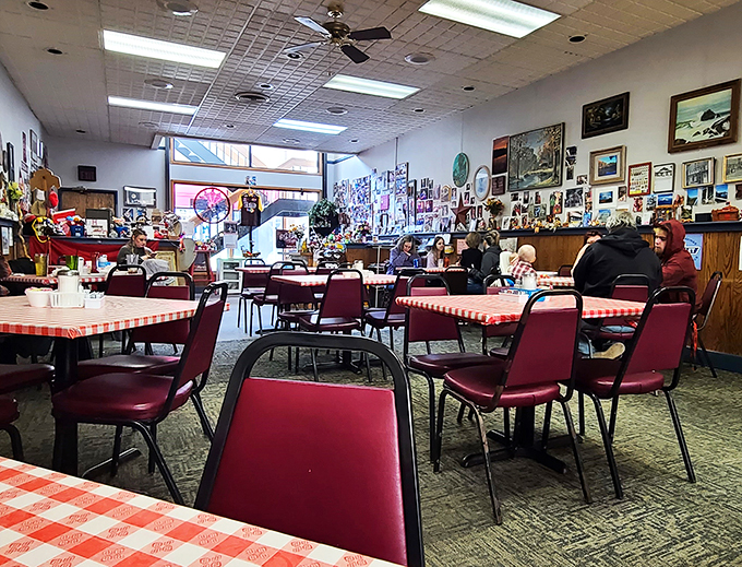 m & m family diner 7