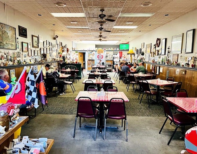 m & m family diner 7