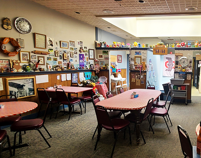 m & m family diner 8