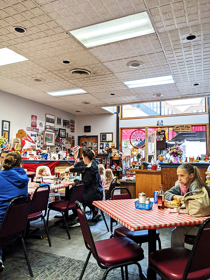 m & m family diner 9