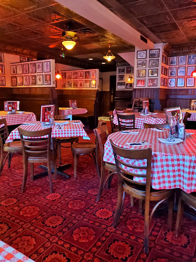 market bar b que and food trucks 2