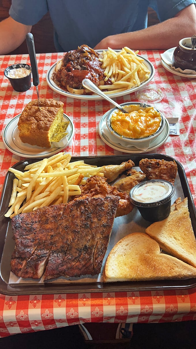 market bar b que and food trucks 5