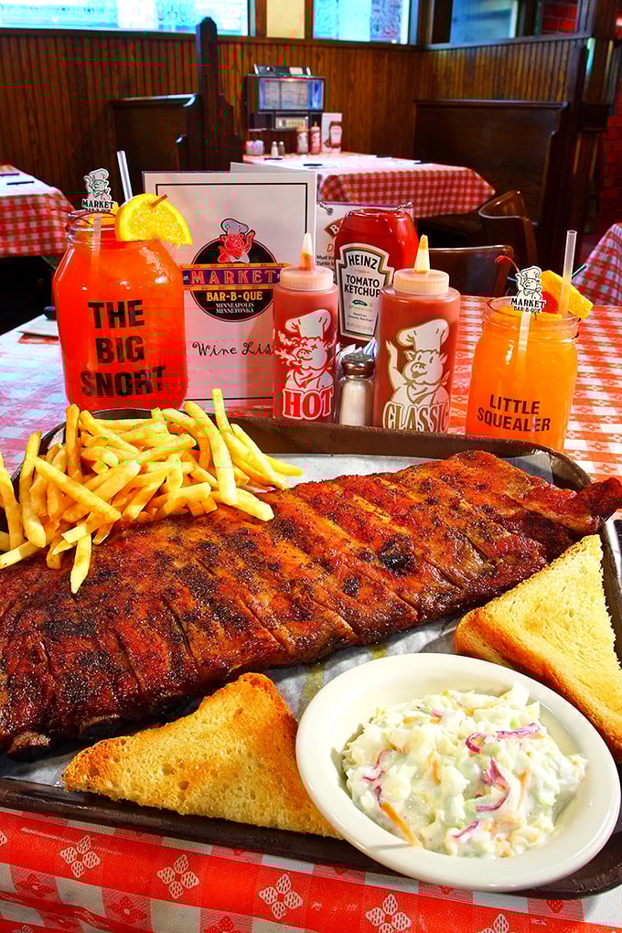 market bar b que and food trucks 5