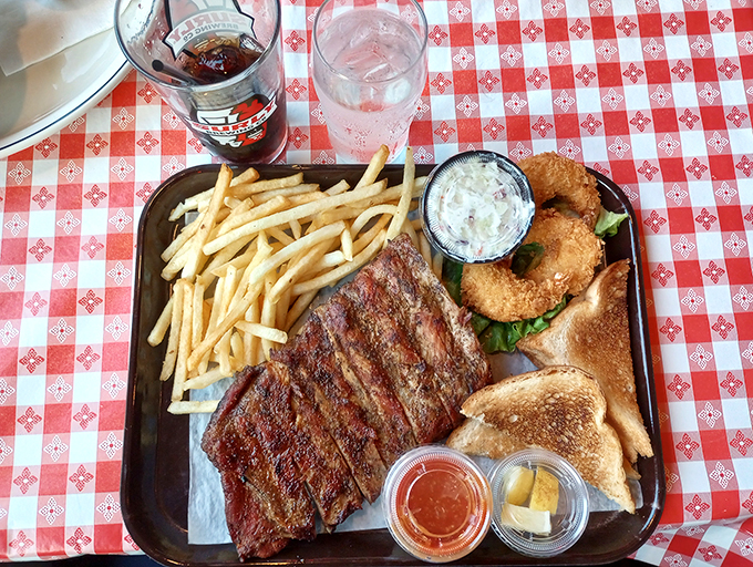 market bar b que and food trucks 7