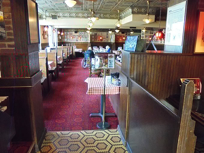 market bar b que and food trucks 9