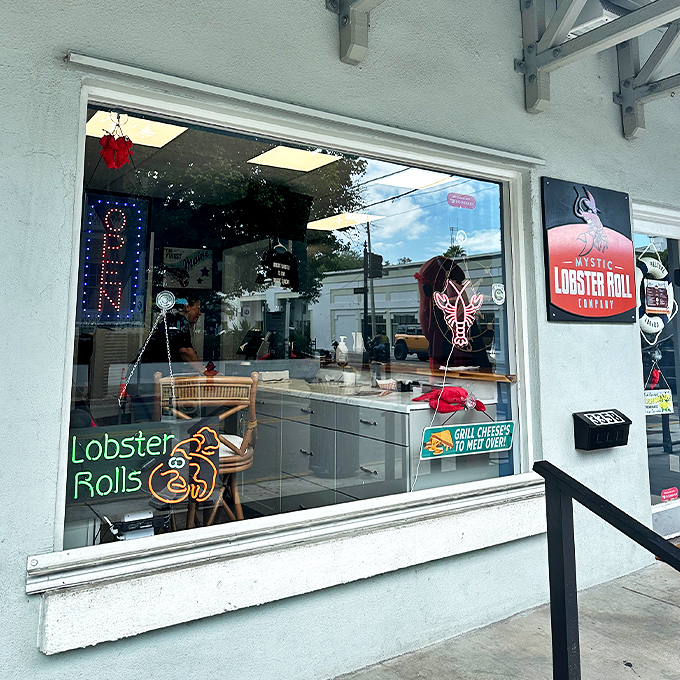mystic lobster roll company key west 1