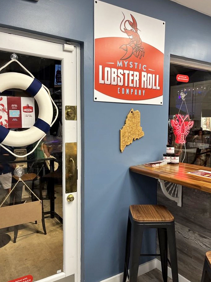 mystic lobster roll company key west 2