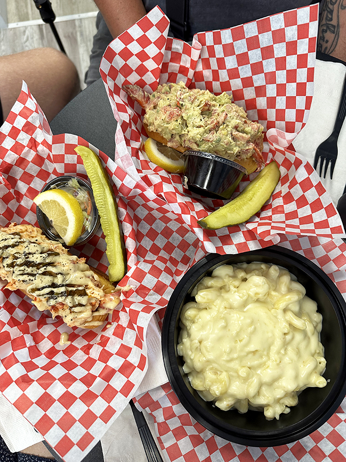 mystic lobster roll company key west 4