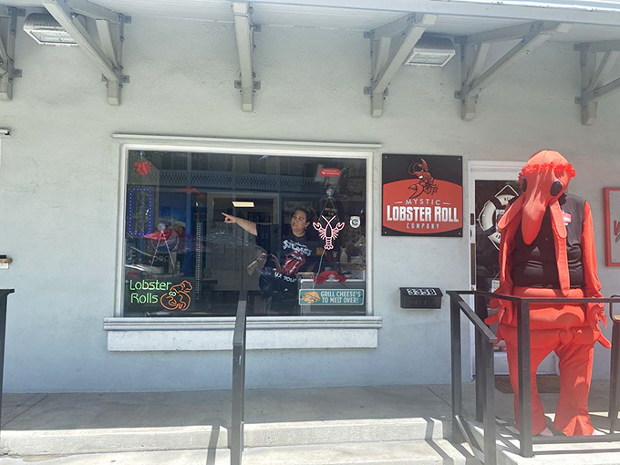 mystic lobster roll company key west 5