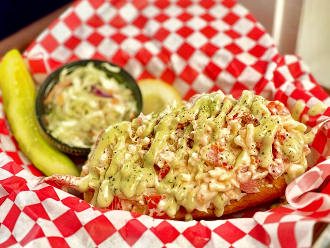 mystic lobster roll company key west 6