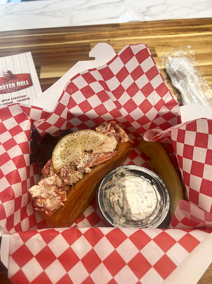 mystic lobster roll company key west 7