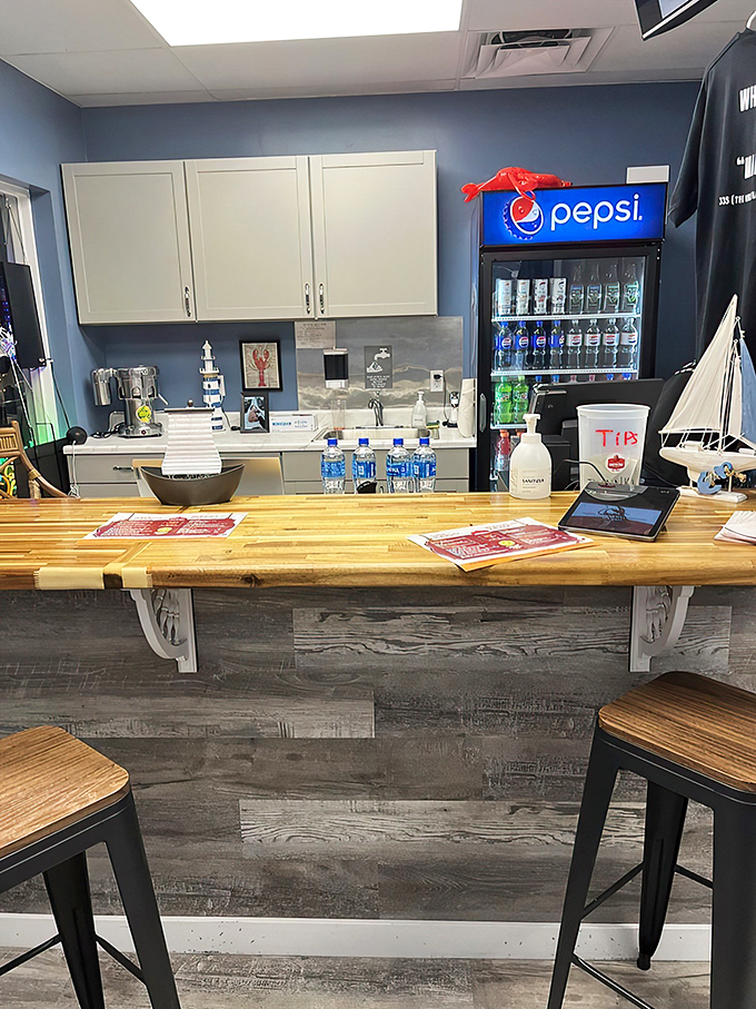 mystic lobster roll company key west 8