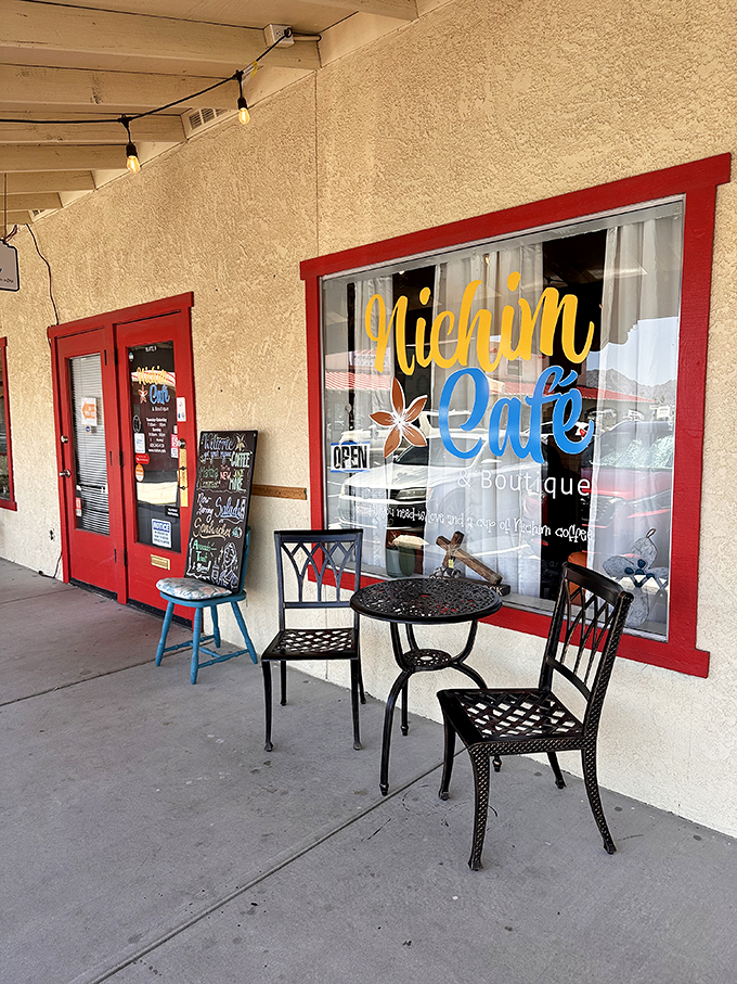 nichim cafe & boutique 1