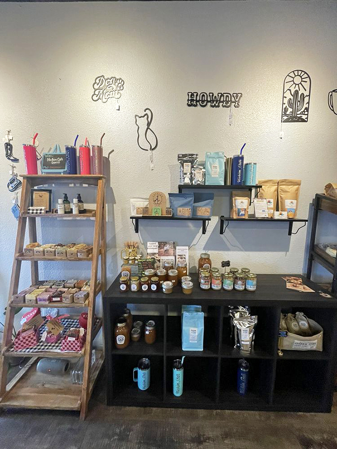 nichim cafe & boutique 7