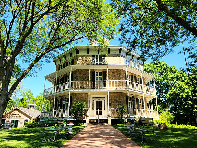 octagon house museum 1