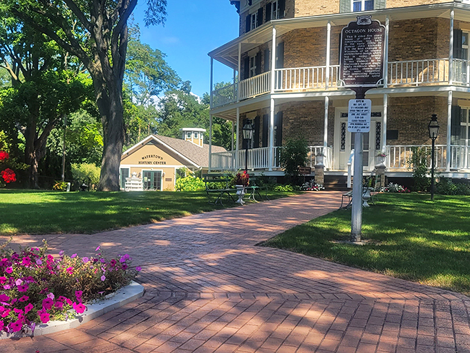 octagon house museum 2
