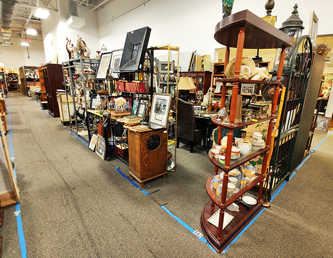 paradise vintage market 3