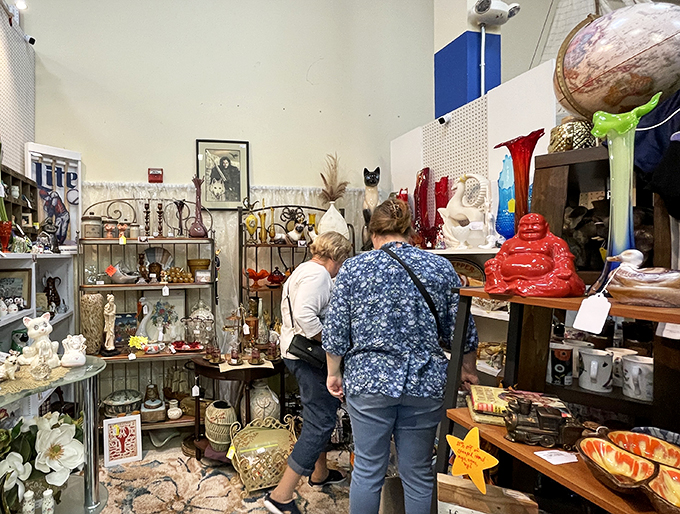 paradise vintage market 7