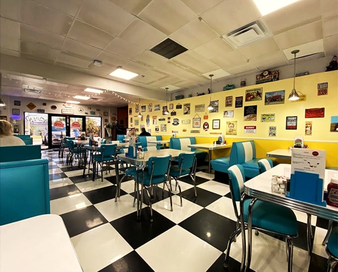 penny's diner & speakeasy 8