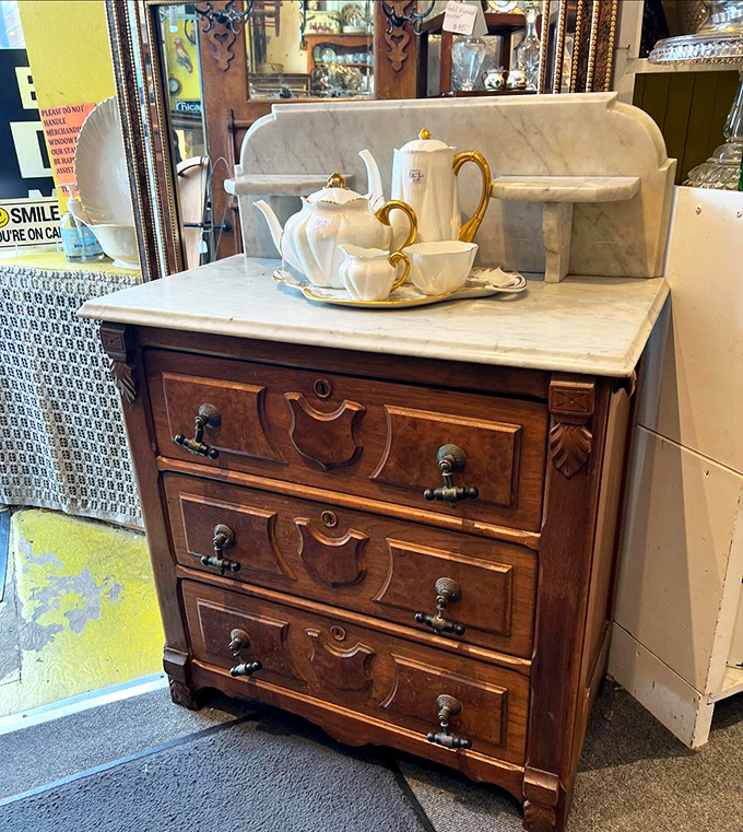 secret treasures antiques & collectibles 4