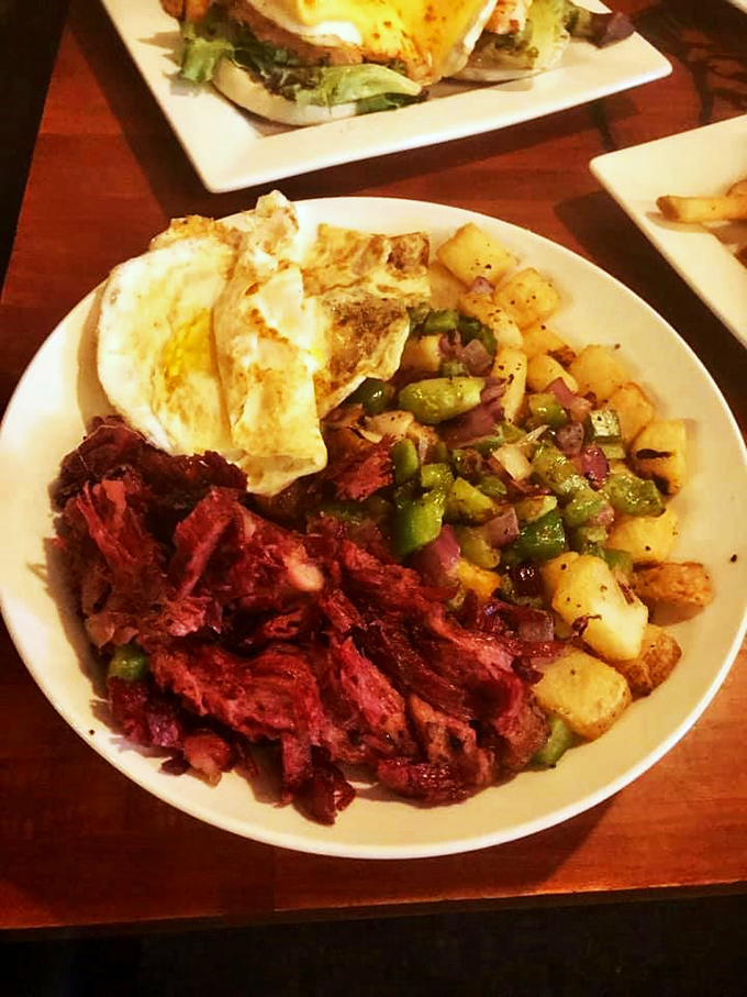 silver dollar bar and restaurant 4