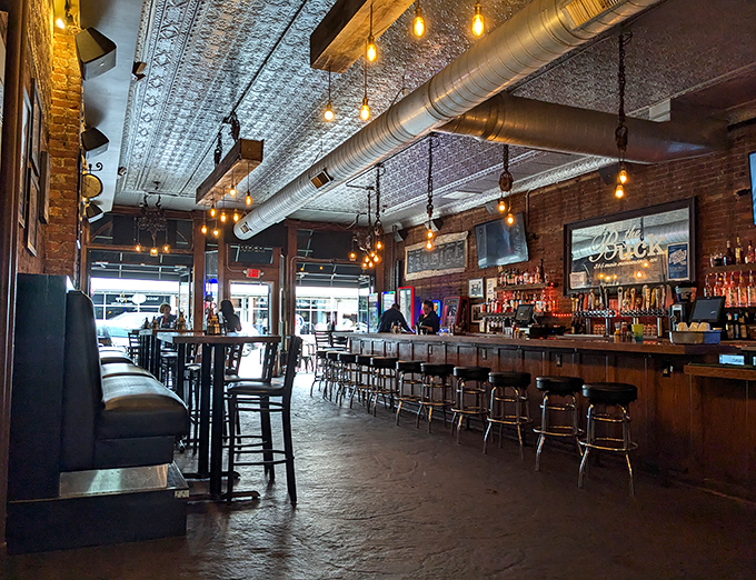 silver dollar bar and restaurant 4