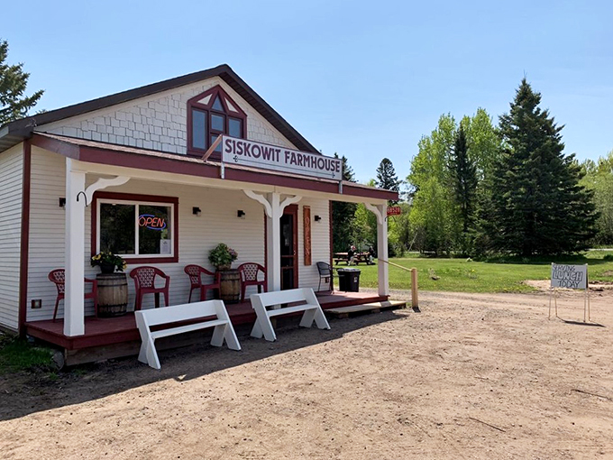 siskowit farmhouse 8