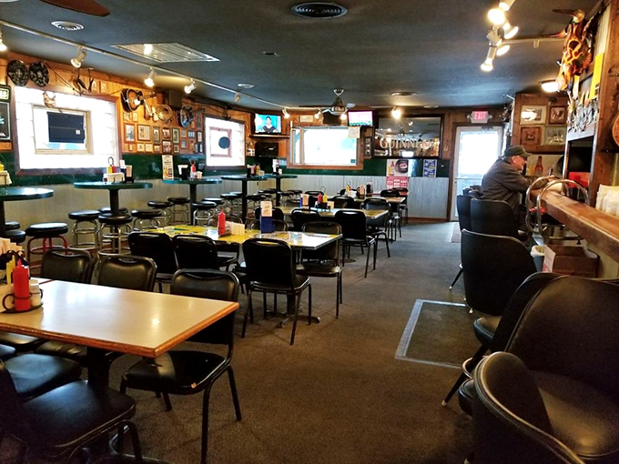 sporty's wing shack & smoke house 8