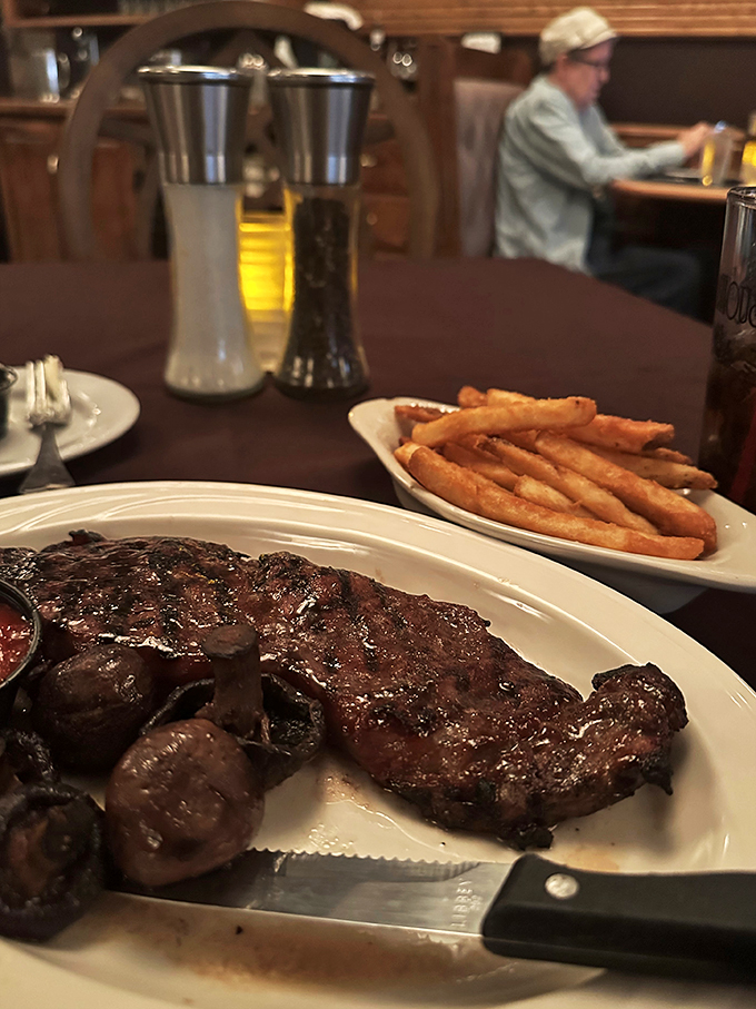 stonehouse restaurant & lounge 5