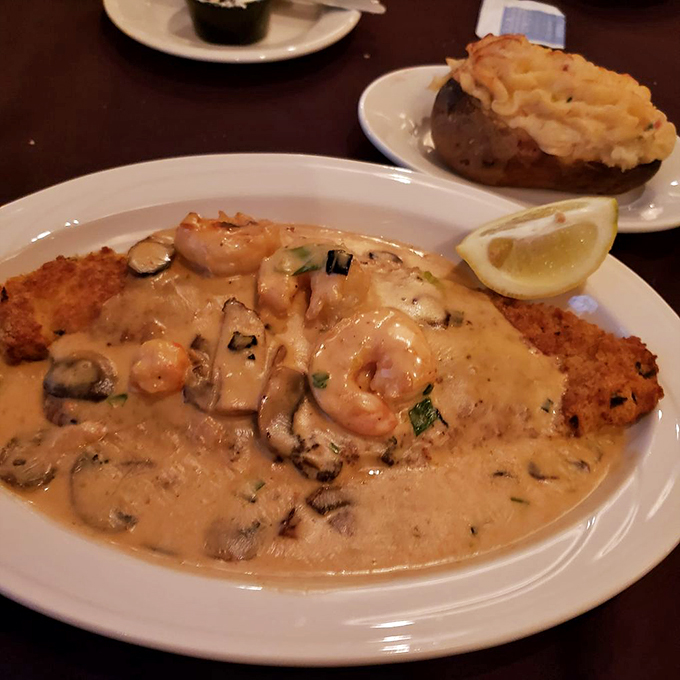 stonehouse restaurant & lounge 7