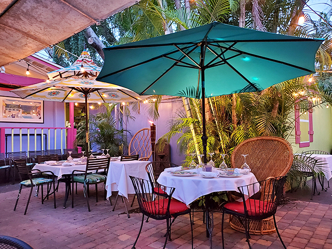 the real macaw restaurant 2