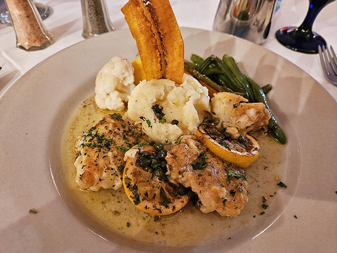 the real macaw restaurant 5