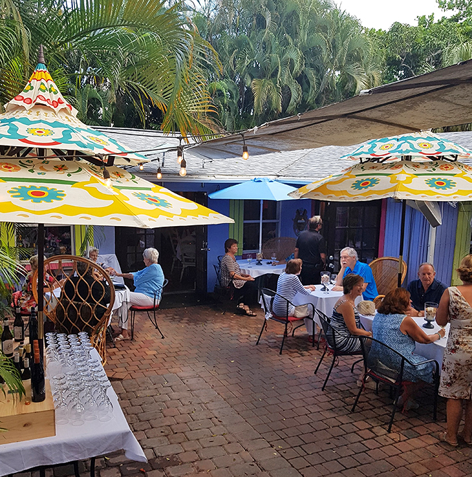 the real macaw restaurant 6