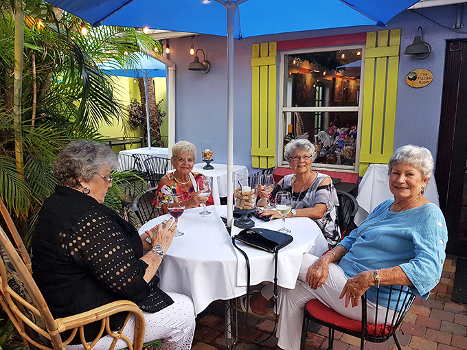 the real macaw restaurant 8