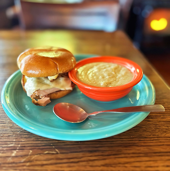 the wooden tie cafe 7