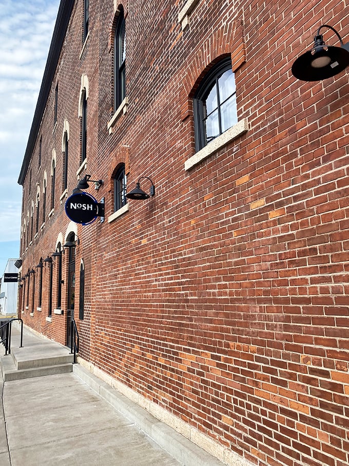 topper&rsquo;s bar and grill 1