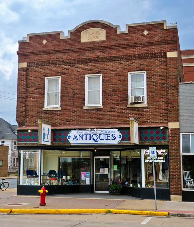 town & country antiques 1