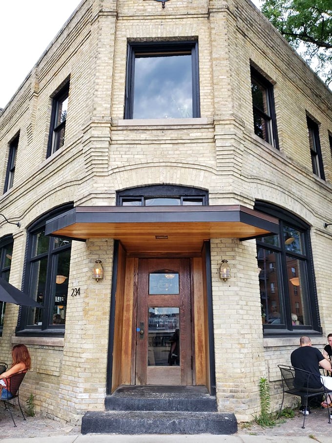 uncle wolfie&rsquo;s breakfast tavern 1