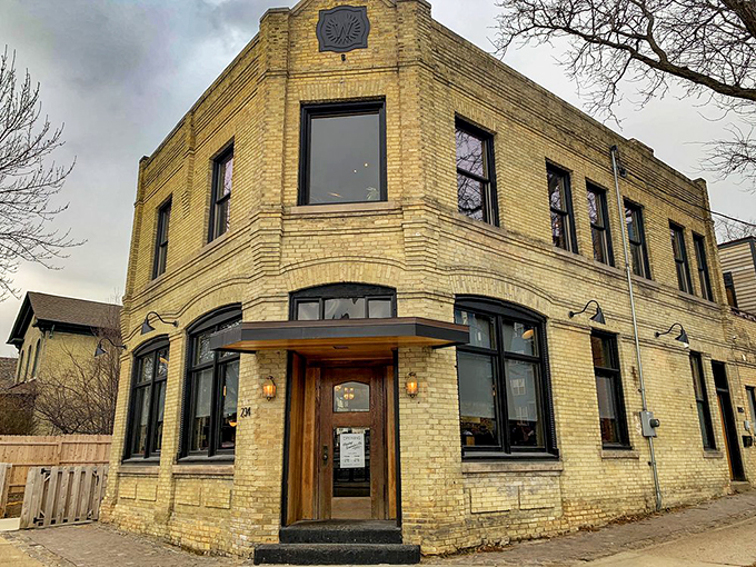 uncle wolfie&rsquo;s breakfast tavern 1