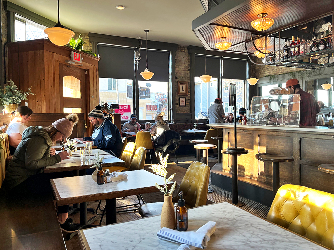 uncle wolfie&rsquo;s breakfast tavern 2