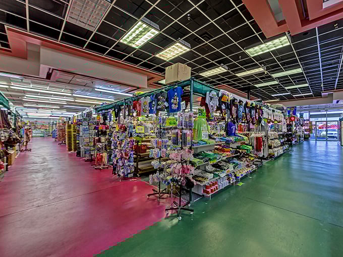 visitors flea market 6